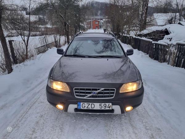 Brūns Volvo XC70 2004 Kauņa, ar dzinēja tilpumu 2.40 L un nobraukumu 454 tūkst. km par 1900 €, foto 2 vietnē AUTOMOTO.COM.LV