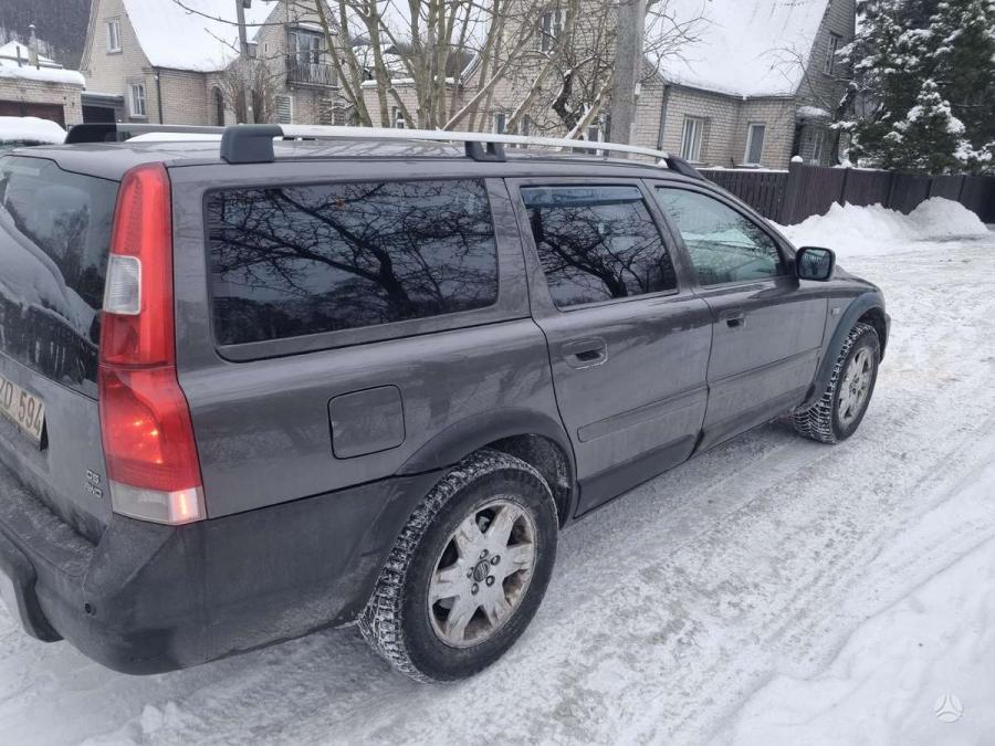 Brūns Volvo XC70 2004 Kauņa, ar dzinēja tilpumu 2.40 L un nobraukumu 454 tūkst. km par 1900 €, foto 5 vietnē AUTOMOTO.COM.LV