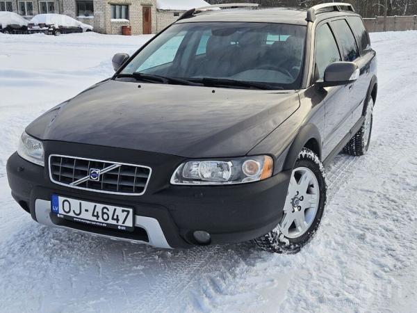 Brown Volvo XC70 2006 in Talsi, with an engine capacity of 2.40 L and mileage of 348 thousand km for 4999 €, photo 1 on AUTOMOTO.COM.LV