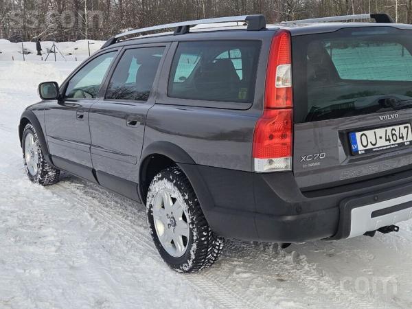 Brown Volvo XC70 2006 in Talsi, with an engine capacity of 2.40 L and mileage of 348 thousand km for 4999 €, photo 3 on AUTOMOTO.COM.LV