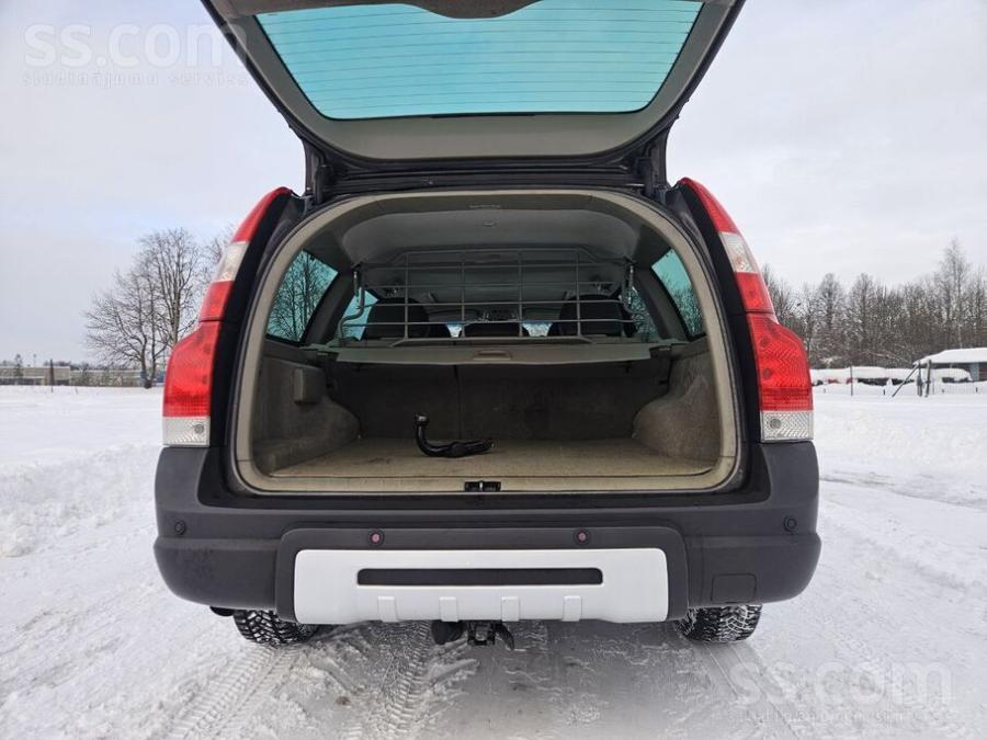 Brūns Volvo XC70 2006 Talsi, ar dzinēja tilpumu 2.40 L un nobraukumu 348 tūkst. km par 4999 €, foto 10 vietnē AUTOMOTO.COM.LV