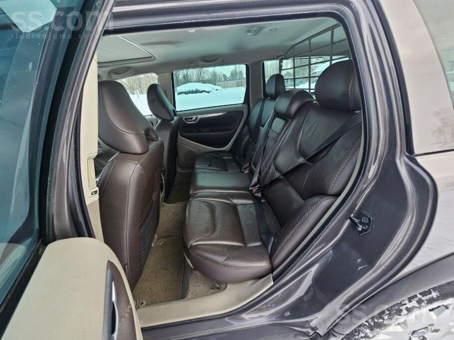 Brūns Volvo XC70 2006 Talsi, ar dzinēja tilpumu 2.40 L un nobraukumu 348 tūkst. km par 4999 €, foto 17 vietnē AUTOMOTO.COM.LV