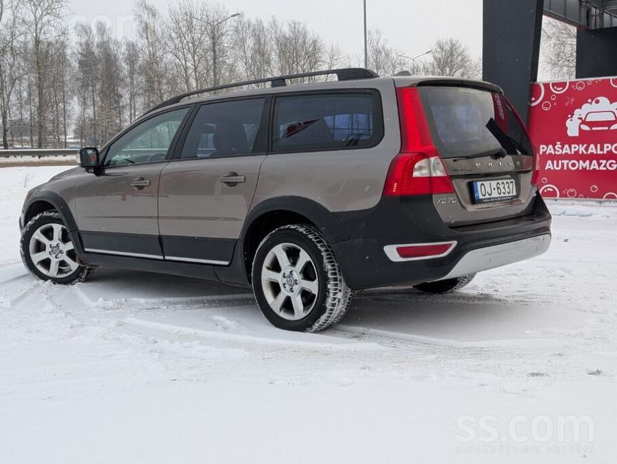 Brūns Volvo XC70 2007 Rīga, ar dzinēja tilpumu 2.40 L un nobraukumu 268 tūkst. km par 5550 €, foto 8 vietnē AUTOMOTO.COM.LV