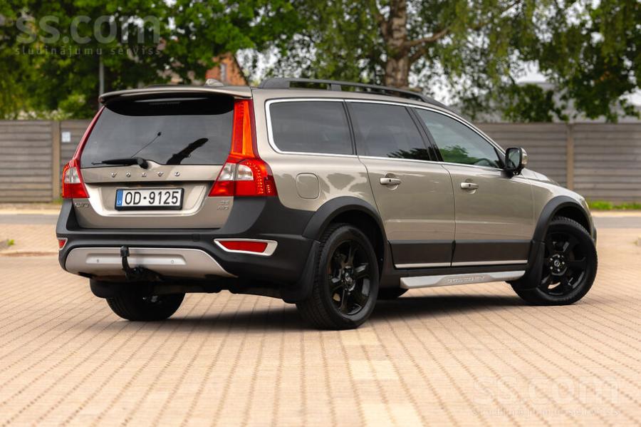 Brown Volvo XC70 2008 in Jelgava, with an engine capacity of 2.40 L and mileage of 0 thousand km for 6990 €, photo 3 on AUTOMOTO.COM.LV