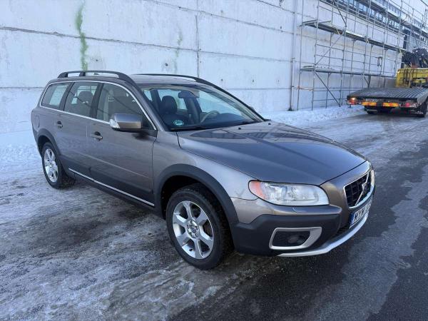Brown Volvo XC70 2008 in Vilnius, with an engine capacity of 2.40 L and mileage of 373 thousand km for 4900 €, photo 3 on AUTOMOTO.COM.LV