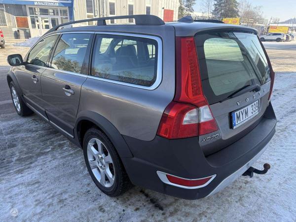 Brown Volvo XC70 2008 in Vilnius, with an engine capacity of 2.40 L and mileage of 373 thousand km for 4900 €, photo 6 on AUTOMOTO.COM.LV