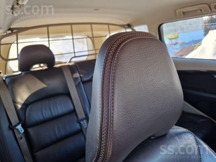 Brūns Volvo XC70 2008 Daugavpils, ar dzinēja tilpumu 2.40 L un nobraukumu 402 tūkst. km par 4300 €, foto 4 vietnē AUTOMOTO.COM.LV