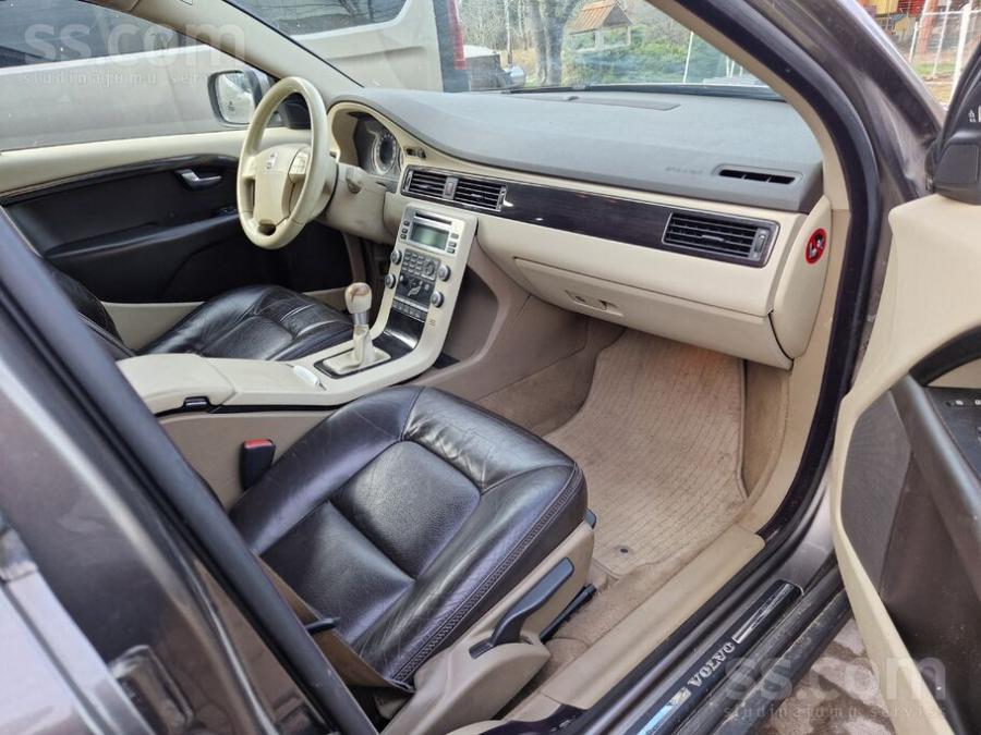 Brūns Volvo XC70 2008 Daugavpils, ar dzinēja tilpumu 2.40 L un nobraukumu 402 tūkst. km par 4300 €, foto 8 vietnē AUTOMOTO.COM.LV