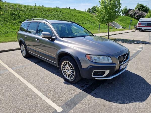 Brown Volvo XC70 2008 in Daugavpils, with an engine capacity of 2.40 L and mileage of 402 thousand km for 4300 €, photo 9 on AUTOMOTO.COM.LV