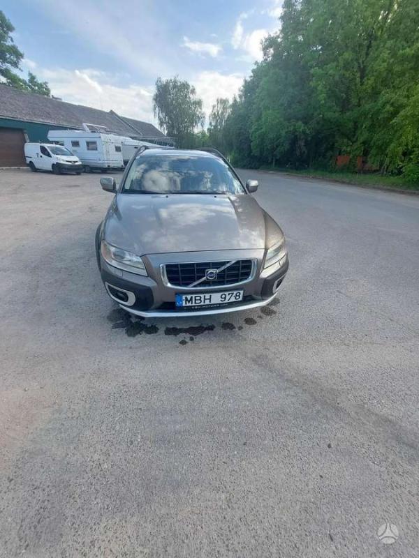 Brown Volvo XC70 2008 in Panevezys, with an engine capacity of 2.40 L and mileage of 334 thousand km for 4100 €, photo 1 on AUTOMOTO.COM.LV