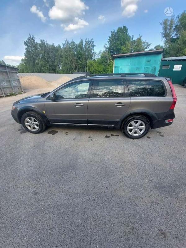 Brown Volvo XC70 2008 in Panevezys, with an engine capacity of 2.40 L and mileage of 334 thousand km for 4100 €, photo 2 on AUTOMOTO.COM.LV