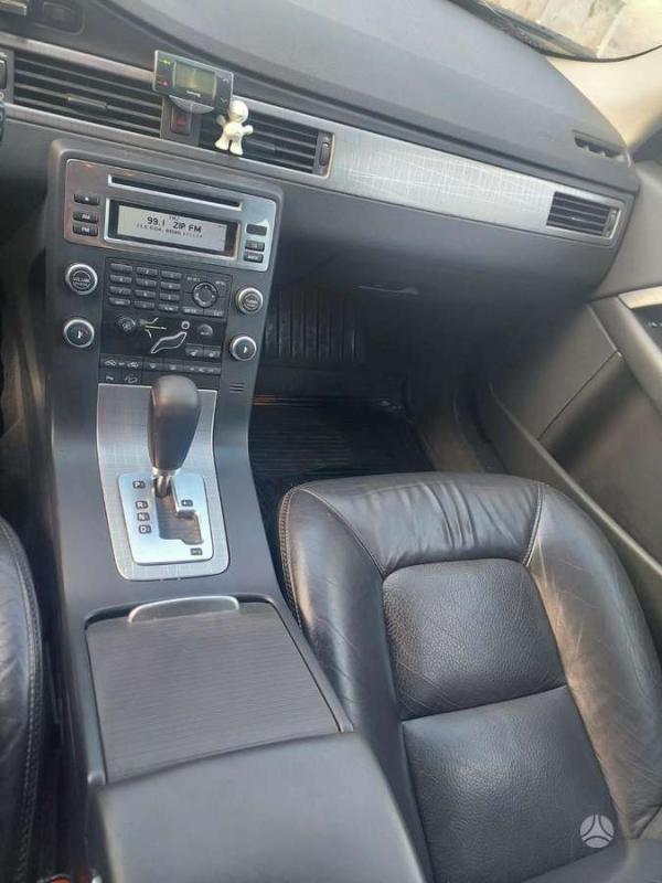 Brown Volvo XC70 2008 in Panevezys, with an engine capacity of 2.40 L and mileage of 334 thousand km for 4100 €, photo 6 on AUTOMOTO.COM.LV