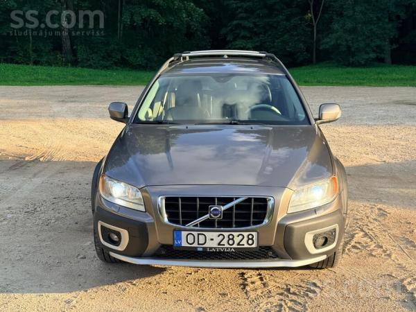 Brown Volvo XC70 2009 in Riga, with an engine capacity of 2.40 L and mileage of 355 thousand km for 6171 €, photo 1 on AUTOMOTO.COM.LV