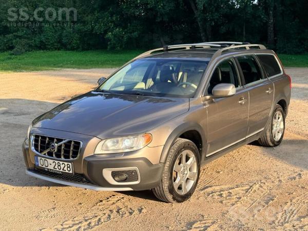 Brown Volvo XC70 2009 in Riga, with an engine capacity of 2.40 L and mileage of 355 thousand km for 6171 €, photo 3 on AUTOMOTO.COM.LV