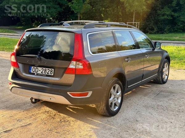 Brown Volvo XC70 2009 in Riga, with an engine capacity of 2.40 L and mileage of 355 thousand km for 6171 €, photo 5 on AUTOMOTO.COM.LV