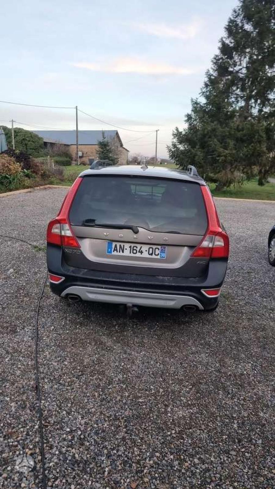 Brūns Volvo XC70 2010 Tauragė, ar dzinēja tilpumu 2.40 L un nobraukumu 355 tūkst. km par 5800 €, foto 4 vietnē AUTOMOTO.COM.LV
