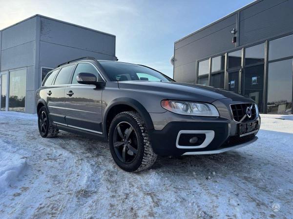 Brown Volvo XC70 2011 in Utena, with an engine capacity of 2.40 L and mileage of 235 thousand km for 8100 €, photo 1 on AUTOMOTO.COM.LV
