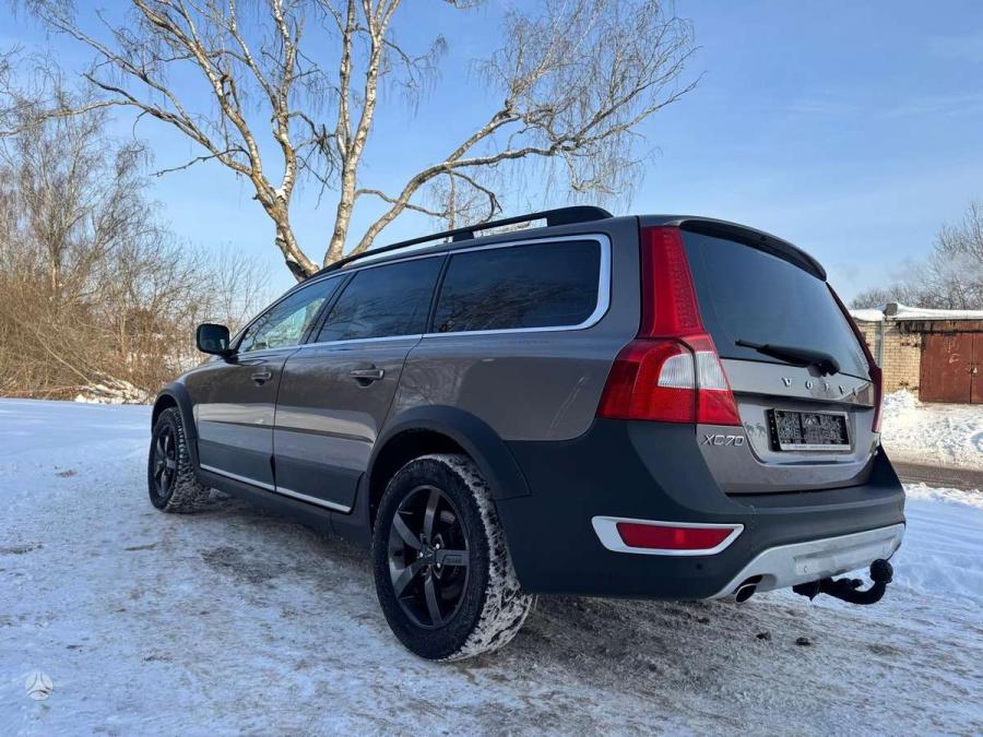 Brūns Volvo XC70 2011 Utena, ar dzinēja tilpumu 2.40 L un nobraukumu 235 tūkst. km par 8100 €, foto 5 vietnē AUTOMOTO.COM.LV