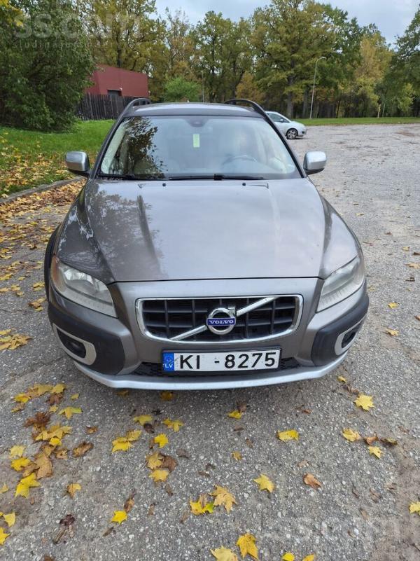 Volvo XC70 2011 in Valmiera on AUTOMOTO.COM.LV Brown Volvo XC70 2011 in Valmiera, with an engine capacity of 2.40 L and mileage of 277 thousand km for 5200 €, photo 3 on AUTOMOTO.COM.LV