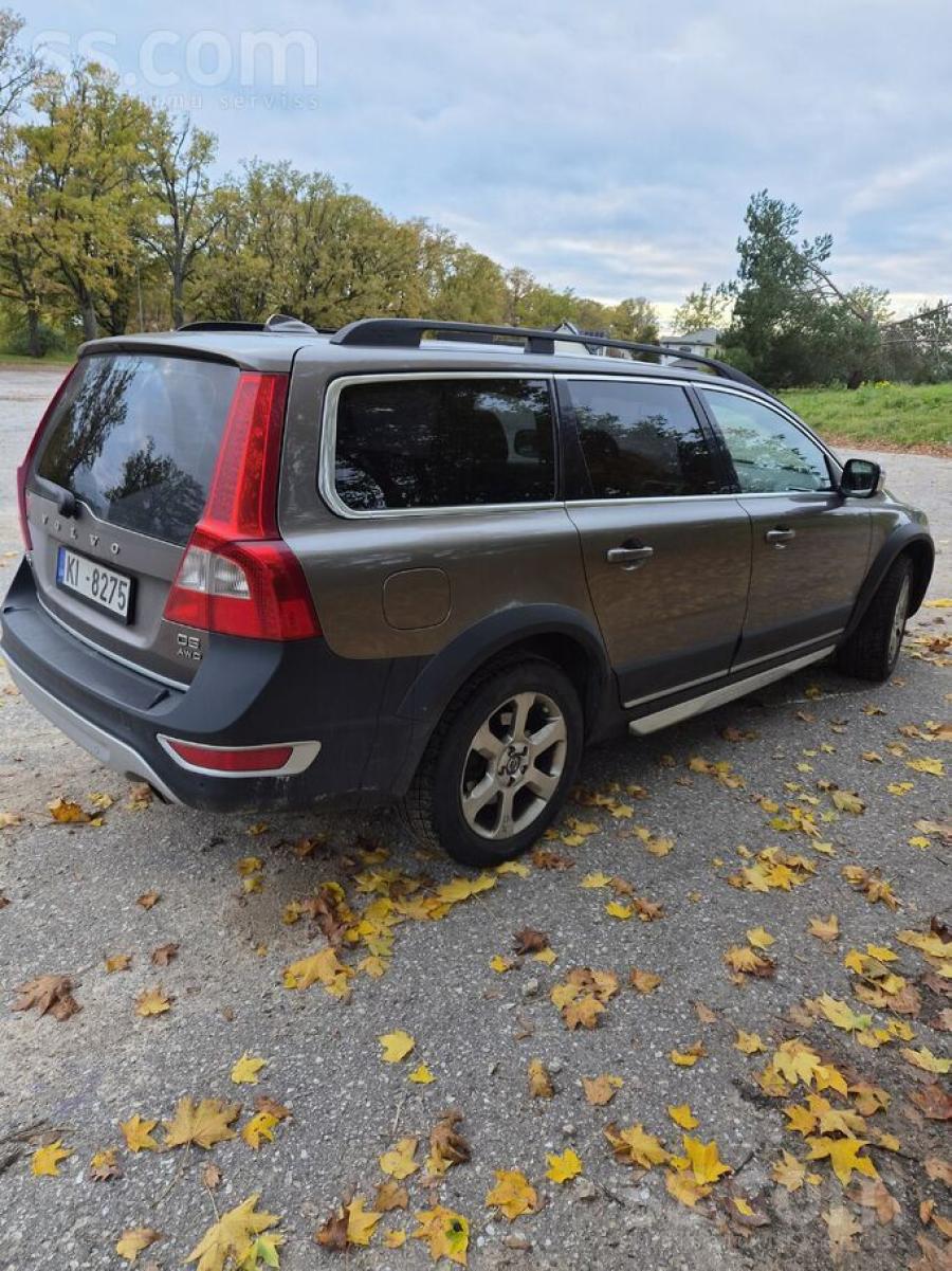 Brown Volvo XC70 2011 in Valmiera, with an engine capacity of 2.40 L and mileage of 277 thousand km for 5200 €, photo 4 on AUTOMOTO.COM.LV