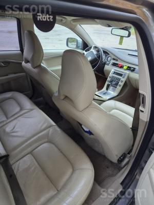 Brown Volvo XC70 2011 in Valmiera, with an engine capacity of 2.40 L and mileage of 277 thousand km for 5200 €, photo 5 on AUTOMOTO.COM.LV