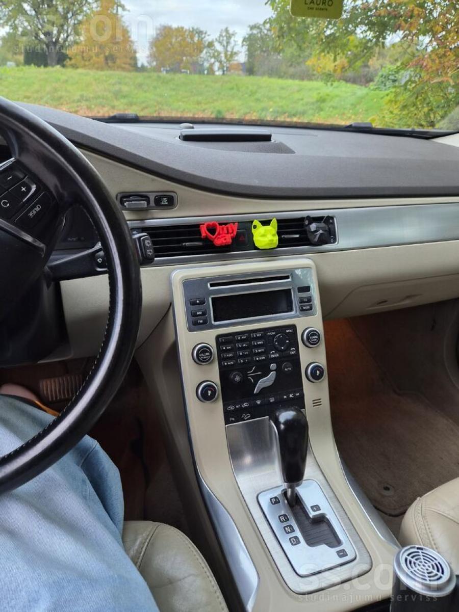 Brown Volvo XC70 2011 in Valmiera, with an engine capacity of 2.40 L and mileage of 277 thousand km for 5200 €, photo 6 on AUTOMOTO.COM.LV