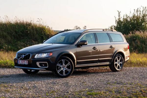 Brūns Volvo XC70 2012 Rīga, ar dzinēja tilpumu 2.40 L un nobraukumu 292 tūkst. km par 12900 €, foto 3 vietnē AUTOMOTO.COM.LV