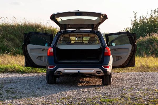 Brūns Volvo XC70 2012 Rīga, ar dzinēja tilpumu 2.40 L un nobraukumu 292 tūkst. km par 12900 €, foto 5 vietnē AUTOMOTO.COM.LV
