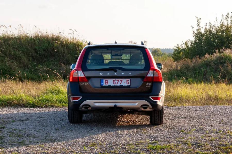 Brūns Volvo XC70 2012 Rīga, ar dzinēja tilpumu 2.40 L un nobraukumu 292 tūkst. km par 12900 €, foto 7 vietnē AUTOMOTO.COM.LV