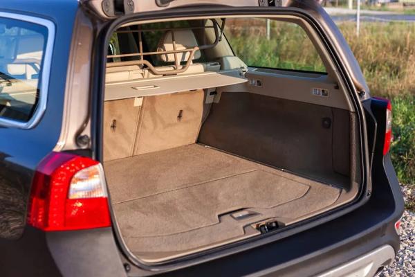 Brūns Volvo XC70 2012 Rīga, ar dzinēja tilpumu 2.40 L un nobraukumu 292 tūkst. km par 12900 €, foto 9 vietnē AUTOMOTO.COM.LV