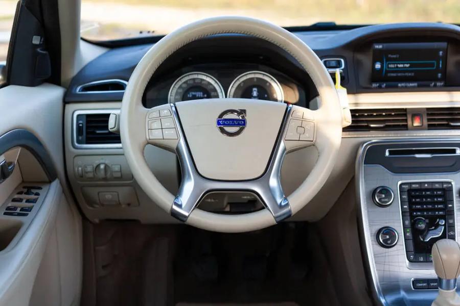 Brūns Volvo XC70 2012 Rīga, ar dzinēja tilpumu 2.40 L un nobraukumu 292 tūkst. km par 12900 €, foto 26 vietnē AUTOMOTO.COM.LV