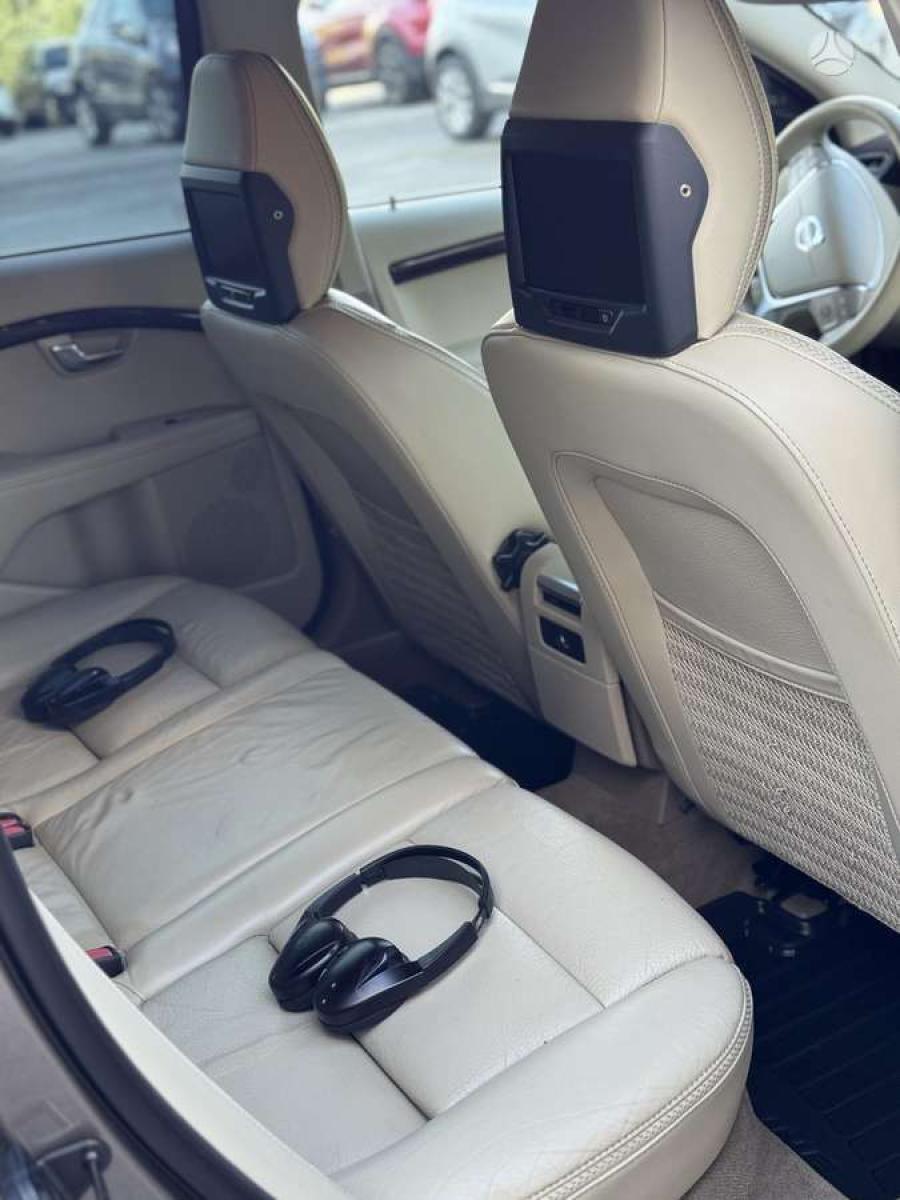 Brown Volvo XC70 2012 in Vilnius, with an engine capacity of 2.40 L and mileage of 470 thousand km for 6650 €, photo 17 on AUTOMOTO.COM.LV
