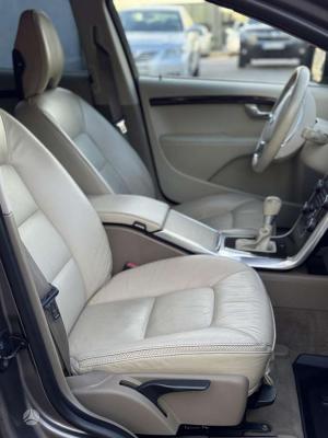 Brown Volvo XC70 2012 in Vilnius, with an engine capacity of 2.40 L and mileage of 470 thousand km for 6650 €, photo 18 on AUTOMOTO.COM.LV