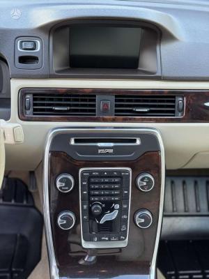 Brown Volvo XC70 2012 in Vilnius, with an engine capacity of 2.40 L and mileage of 470 thousand km for 6650 €, photo 22 on AUTOMOTO.COM.LV