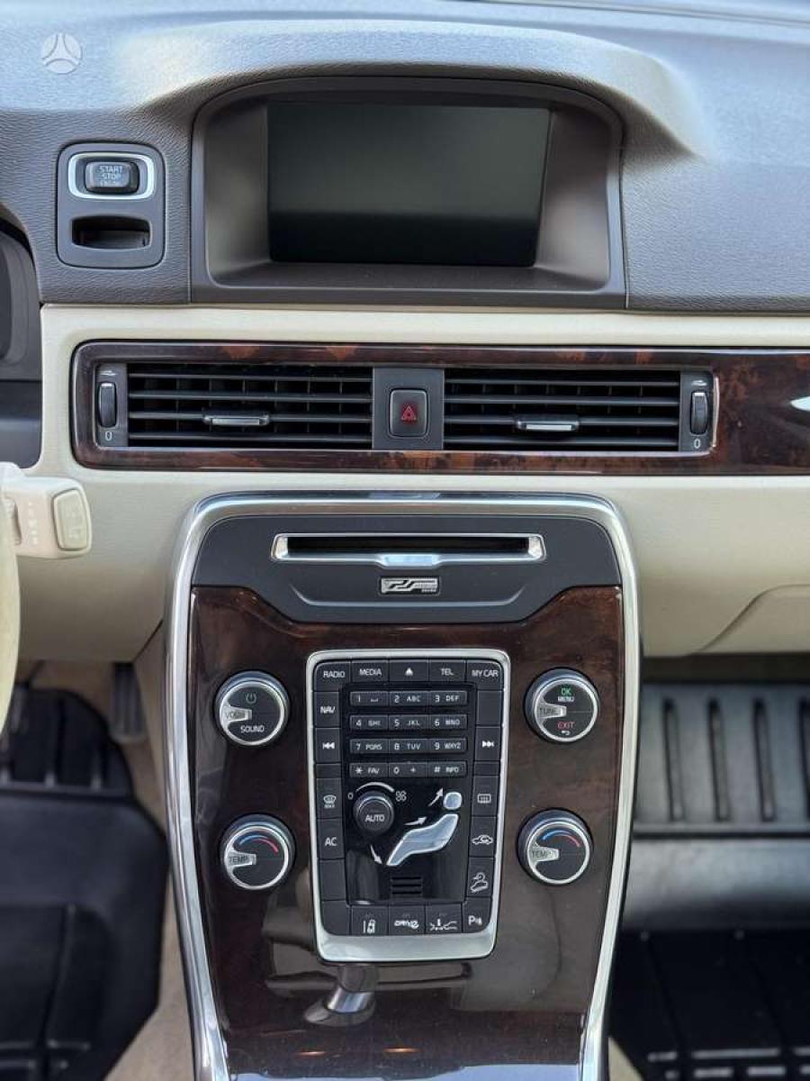 Brown Volvo XC70 2012 in Vilnius, with an engine capacity of 2.40 L and mileage of 470 thousand km for 6650 €, photo 22 on AUTOMOTO.COM.LV