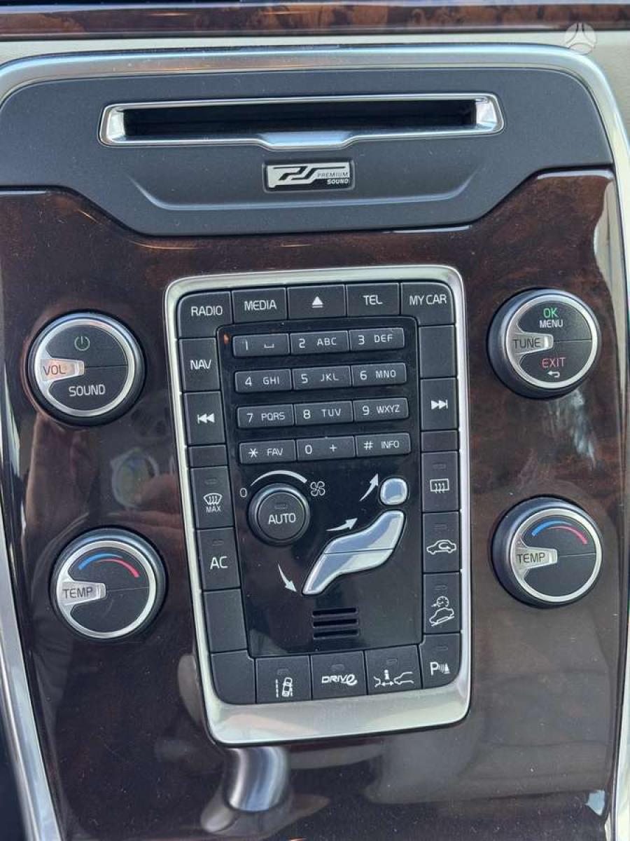 Brown Volvo XC70 2012 in Vilnius, with an engine capacity of 2.40 L and mileage of 470 thousand km for 6650 €, photo 23 on AUTOMOTO.COM.LV