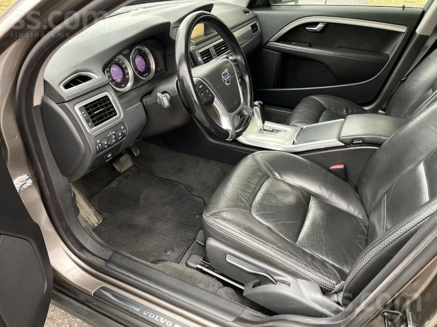 Brūns Volvo XC70 2012 Rīga, ar dzinēja tilpumu 2.40 L un nobraukumu 253 tūkst. km par 8790 €, foto 20 vietnē AUTOMOTO.COM.LV