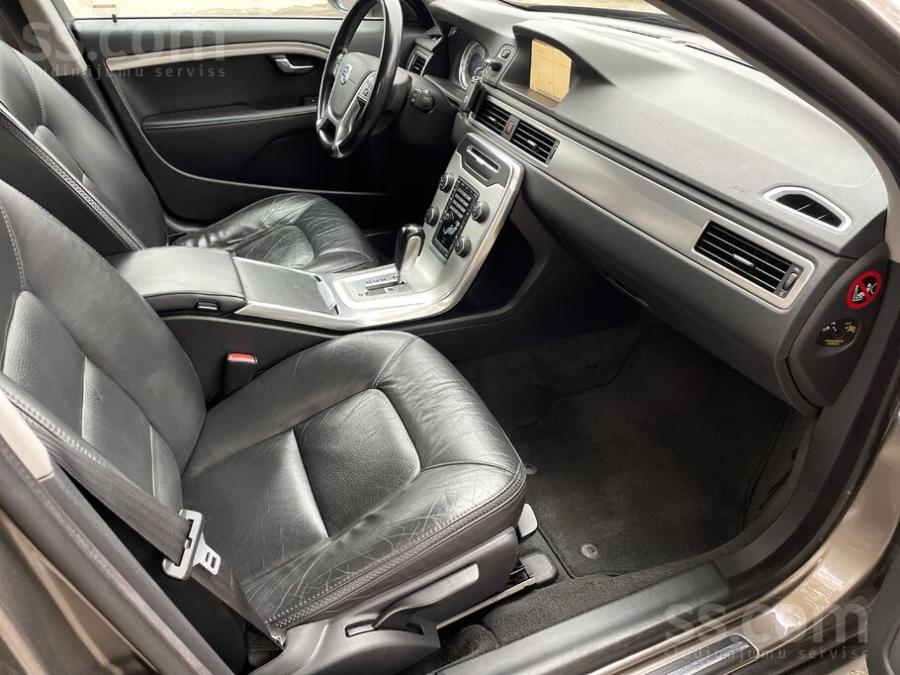 Brūns Volvo XC70 2012 Rīga, ar dzinēja tilpumu 2.40 L un nobraukumu 253 tūkst. km par 8790 €, foto 21 vietnē AUTOMOTO.COM.LV