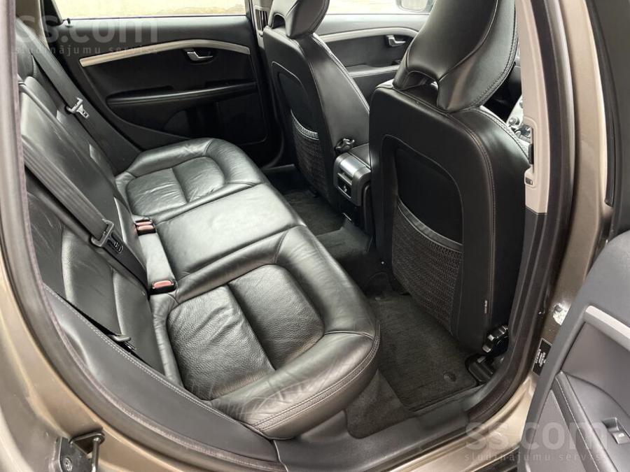 Brūns Volvo XC70 2012 Rīga, ar dzinēja tilpumu 2.40 L un nobraukumu 253 tūkst. km par 8790 €, foto 23 vietnē AUTOMOTO.COM.LV