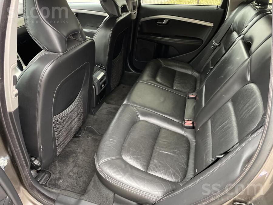 Brūns Volvo XC70 2012 Rīga, ar dzinēja tilpumu 2.40 L un nobraukumu 253 tūkst. km par 8790 €, foto 24 vietnē AUTOMOTO.COM.LV