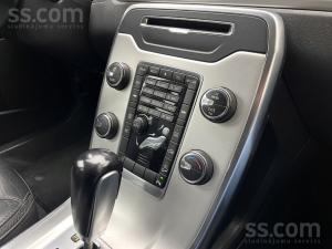 Brūns Volvo XC70 2012 Rīga, ar dzinēja tilpumu 2.40 L un nobraukumu 253 tūkst. km par 8790 €, foto 28 vietnē AUTOMOTO.COM.LV
