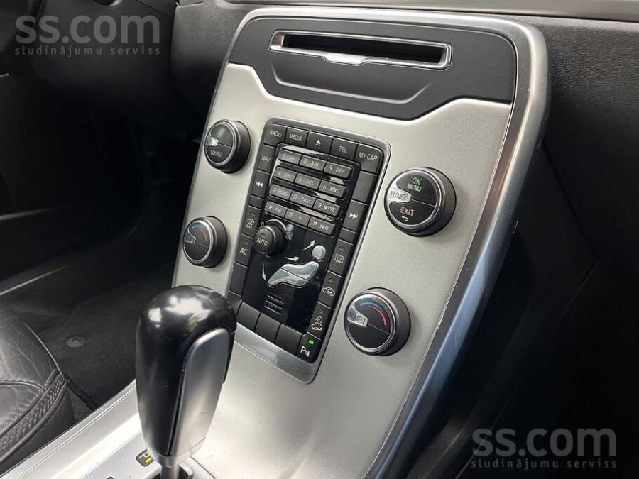 Brūns Volvo XC70 2012 Rīga, ar dzinēja tilpumu 2.40 L un nobraukumu 253 tūkst. km par 8790 €, foto 28 vietnē AUTOMOTO.COM.LV