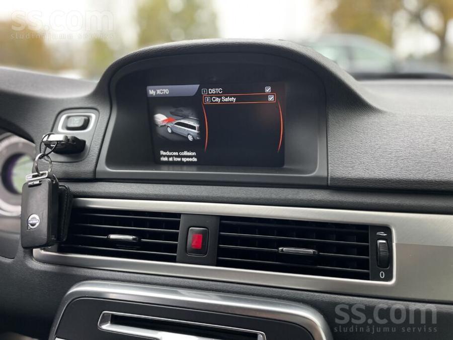 Brūns Volvo XC70 2012 Rīga, ar dzinēja tilpumu 2.40 L un nobraukumu 253 tūkst. km par 8790 €, foto 33 vietnē AUTOMOTO.COM.LV