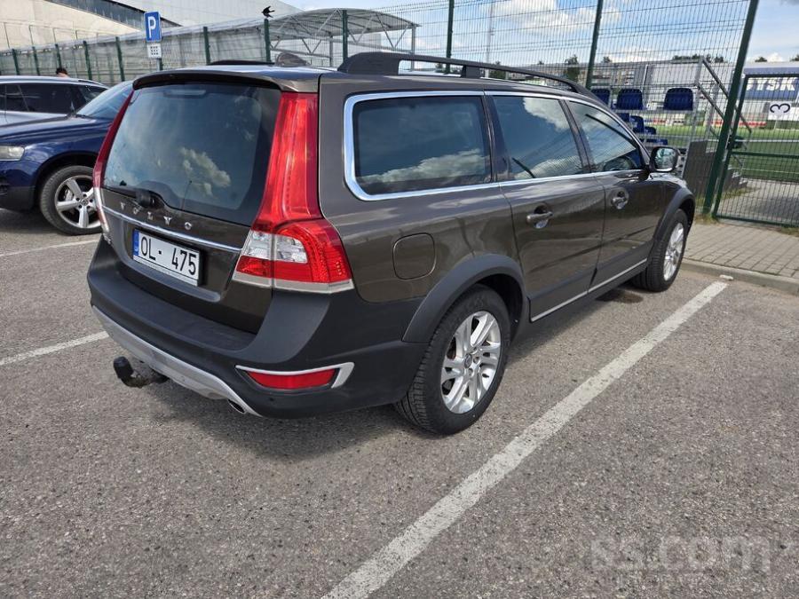 Brown Volvo XC70 2014 in Daugavpils, with an engine capacity of 2.00 L and mileage of 347 thousand km for 12300 €, photo 8 on AUTOMOTO.COM.LV
