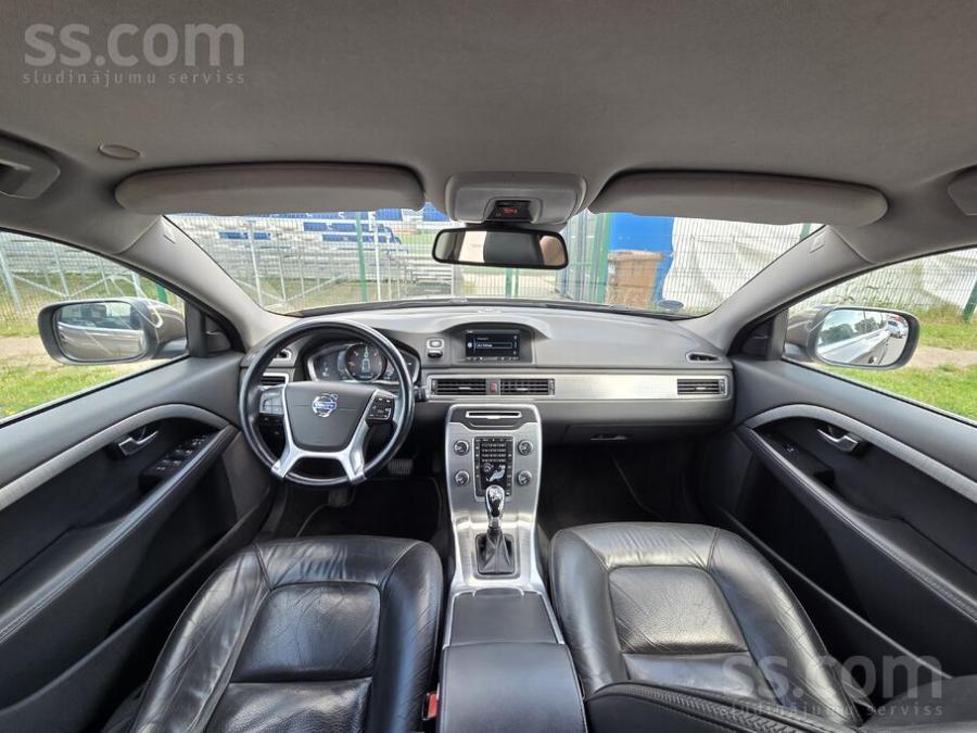 Brown Volvo XC70 2014 in Daugavpils, with an engine capacity of 2.00 L and mileage of 347 thousand km for 12300 €, photo 10 on AUTOMOTO.COM.LV