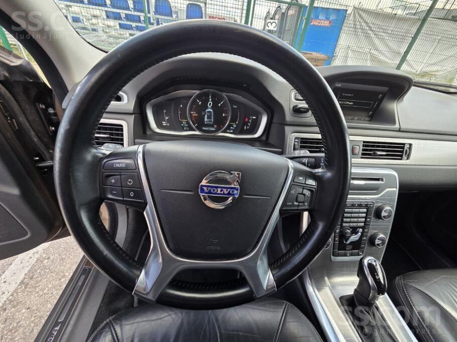 Brown Volvo XC70 2014 in Daugavpils, with an engine capacity of 2.00 L and mileage of 347 thousand km for 12300 €, photo 11 on AUTOMOTO.COM.LV
