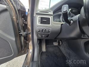 Brown Volvo XC70 2014 in Daugavpils, with an engine capacity of 2.00 L and mileage of 347 thousand km for 12300 €, photo 14 on AUTOMOTO.COM.LV
