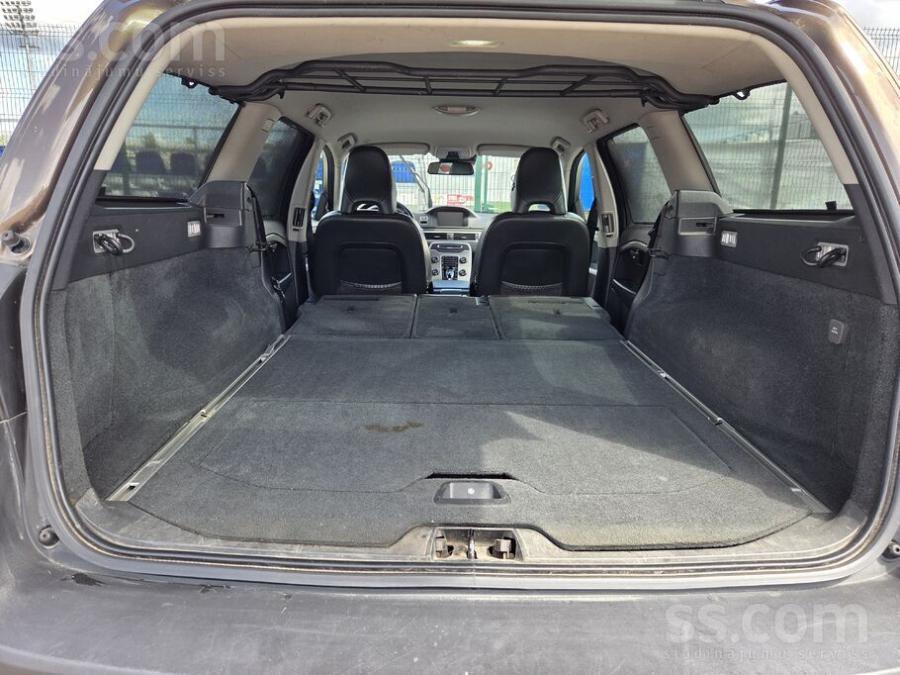 Brown Volvo XC70 2014 in Daugavpils, with an engine capacity of 2.00 L and mileage of 347 thousand km for 12300 €, photo 19 on AUTOMOTO.COM.LV