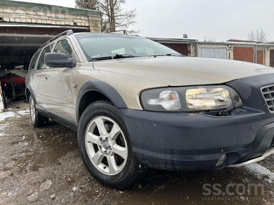 Brūns Volvo XC70 2004 Rīga, ar dzinēja tilpumu 2.40 L un nobraukumu 459 tūkst. km par 1599 €, foto 5 vietnē AUTOMOTO.COM.LV