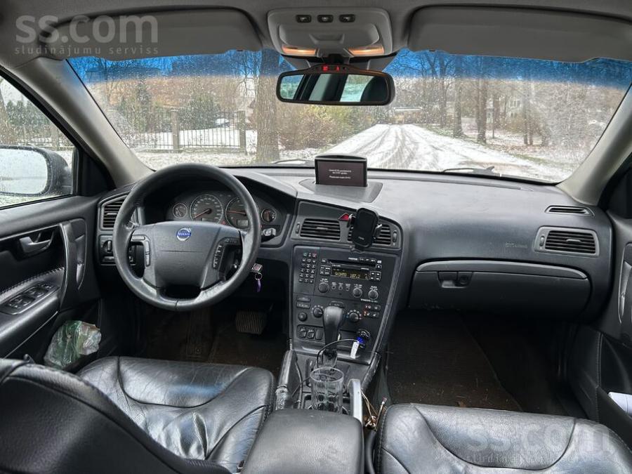 Brūns Volvo XC70 2004 Rīga, ar dzinēja tilpumu 2.40 L un nobraukumu 459 tūkst. km par 1599 €, foto 7 vietnē AUTOMOTO.COM.LV